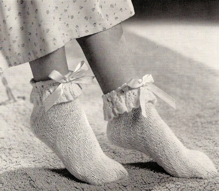 Vintage Knitted Bed Socks Pattern, Ruffled top