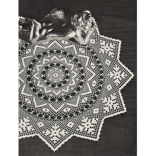 Centerpiece in Crocheted Netting Doily Pattern