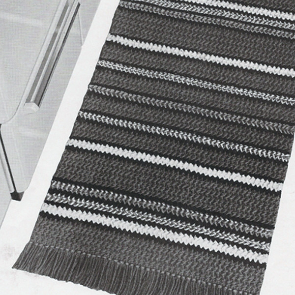 Easy Beginner Crochet Rug Pattern, Striped in 5 colors of Rug Yarn.