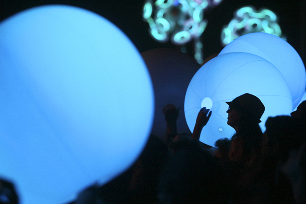 LED Beach Ball | LIGHT UP GIANT BALLS