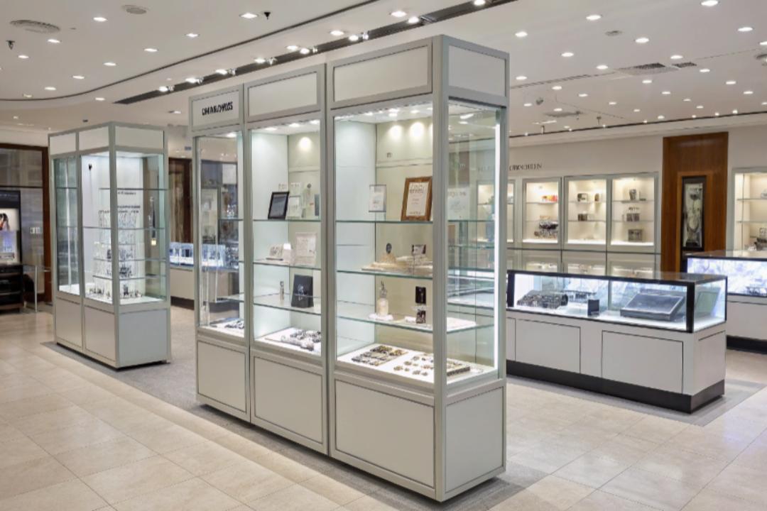 Display Cases: A Complete Guide for Retail Stores - Showcases Direct
