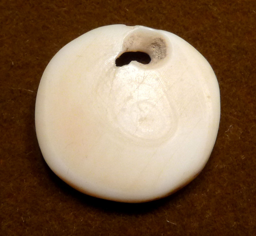 ANCIENT SPONDYLUS SHELL DISK BEAD APPLIQUE FROM THE GREATER NICOYA PRE ...
