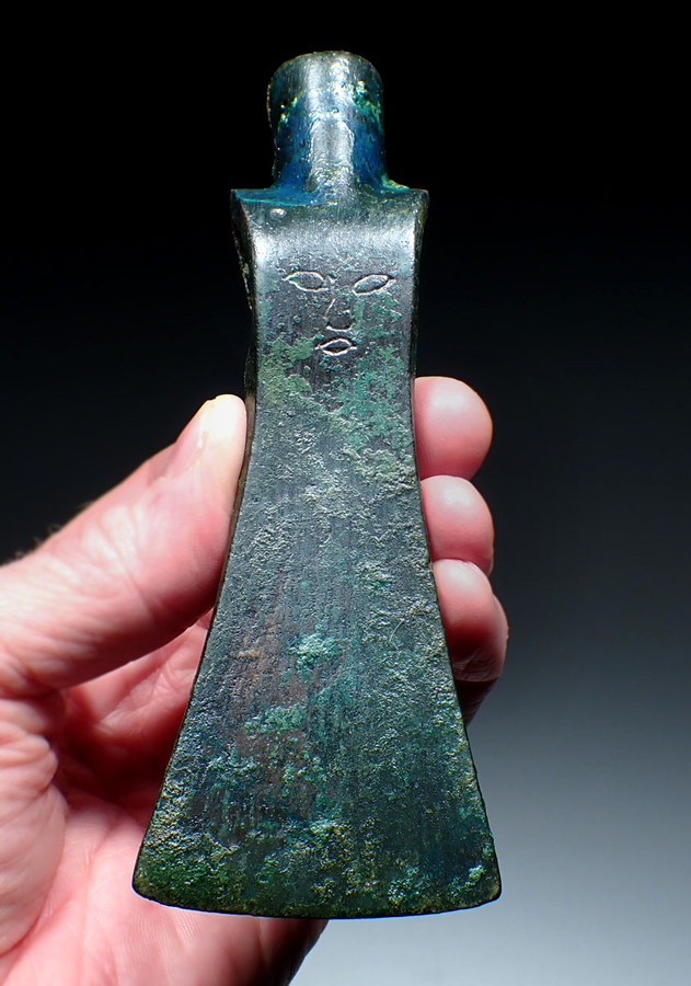 RARE ENGRAVED FACES DECORATED ANCIENT BRONZE SPIKED HAMMER WAR AXE FROM ...
