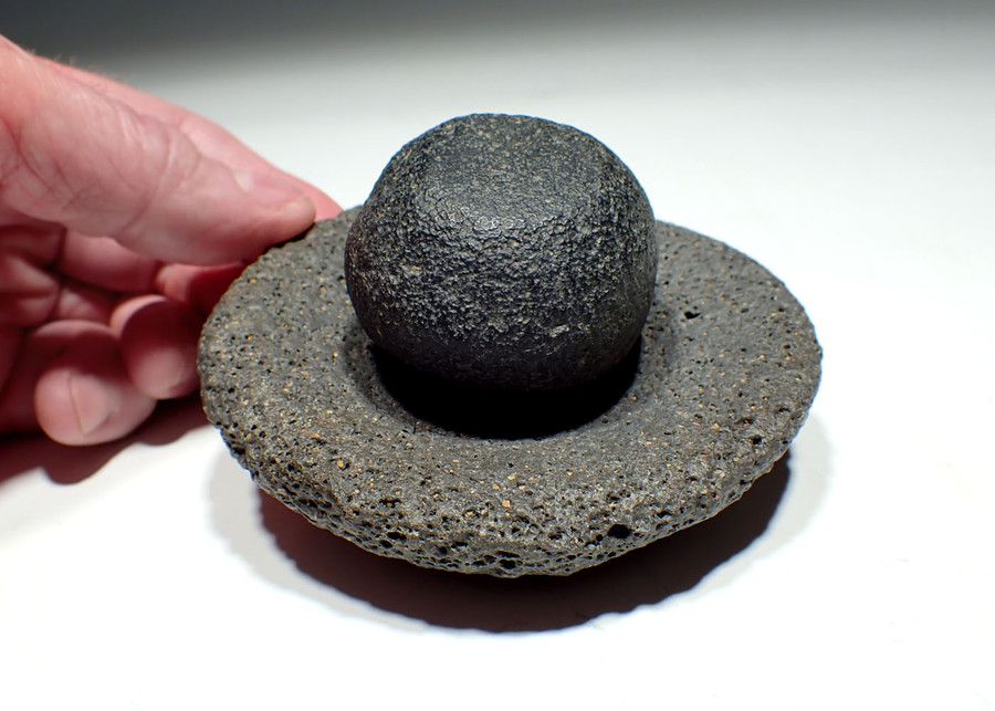 RARE TENERIAN NEOLITHIC SMALL GRINDING MILL AND RUBBING STONE FROM THE ...