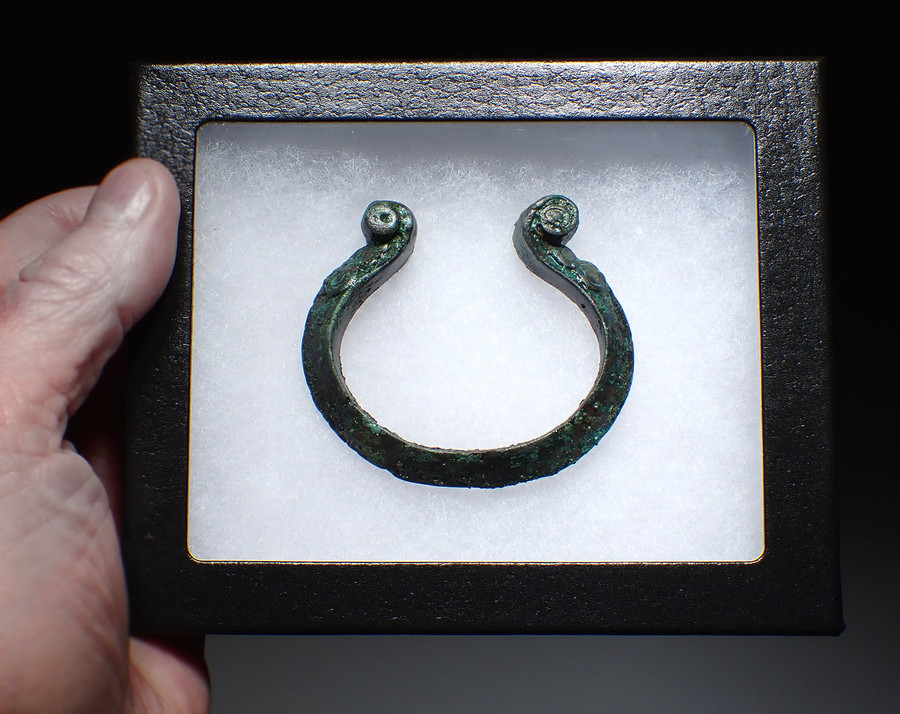 DECORATIVE ANCIENT BRONZE OPEN CUFF BANGLE BRACELET FROM THE SOUTHEAST ...