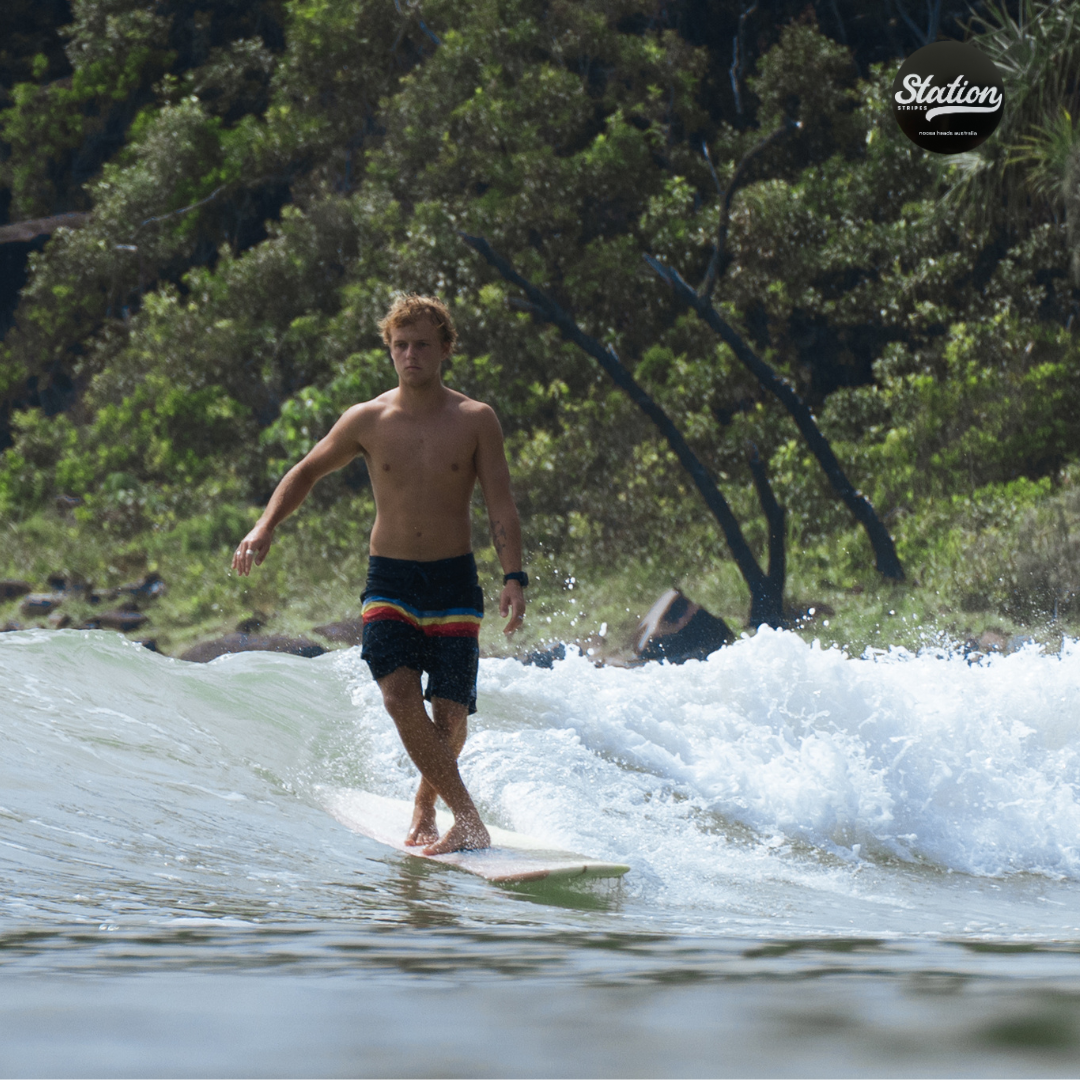 CROSS STEPPING THE ART - Station Stripes