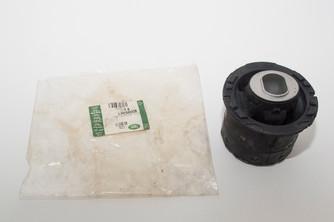 Cross Member Insulator - LR058008 | Genuine Land Rover