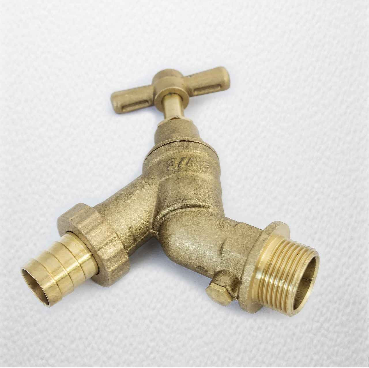 Outside Tap Kit With Wall Plate Elbow and Garden Hose Fitting - FixTheBog
