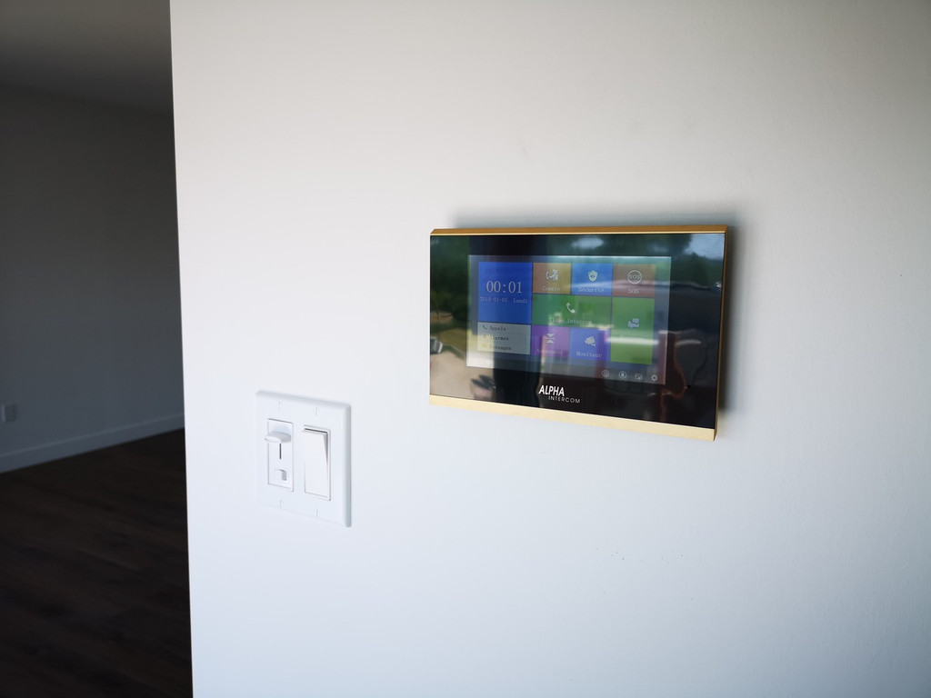 Ip intercom monitor 7" with Touch Screen Prestige Series - Alpha ...