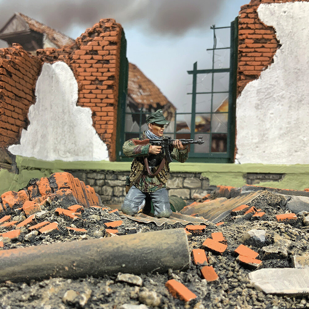 Volksgrenadier in Parka Kneeling Firing Stg44 1/30 Figure William ...
