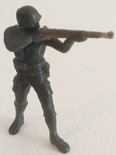 Generic Plastic Toy Soldier Figure 7cm with Vintage Rifle
