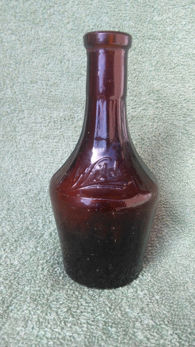 Wilde Unique Miniature Relief Bottle