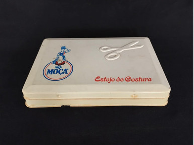 Moça Fiesta Antique Sewing Kit