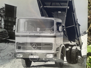 Mercedes-Benz 1620 Truck with Original Factory Photos