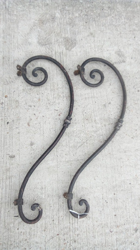 Generic 2 Colonial Iron Brackets 31.5 Depth X 87.5 Height