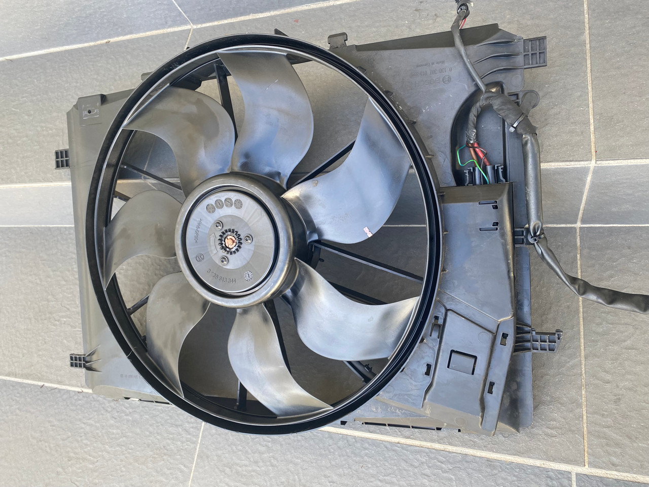 MERCEDES W204 USED ENGINE FAN A 204 500 01 93 BOSCH 0 130 307 015 ...