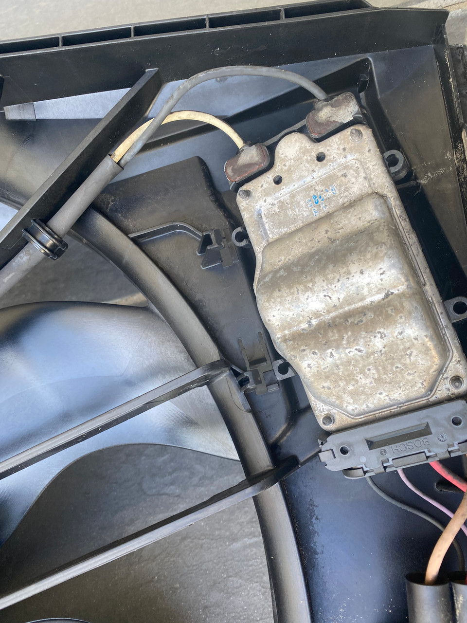 MERCEDES W204 USED ENGINE FAN A 204 500 01 93 BOSCH 0 130 307 015 ...