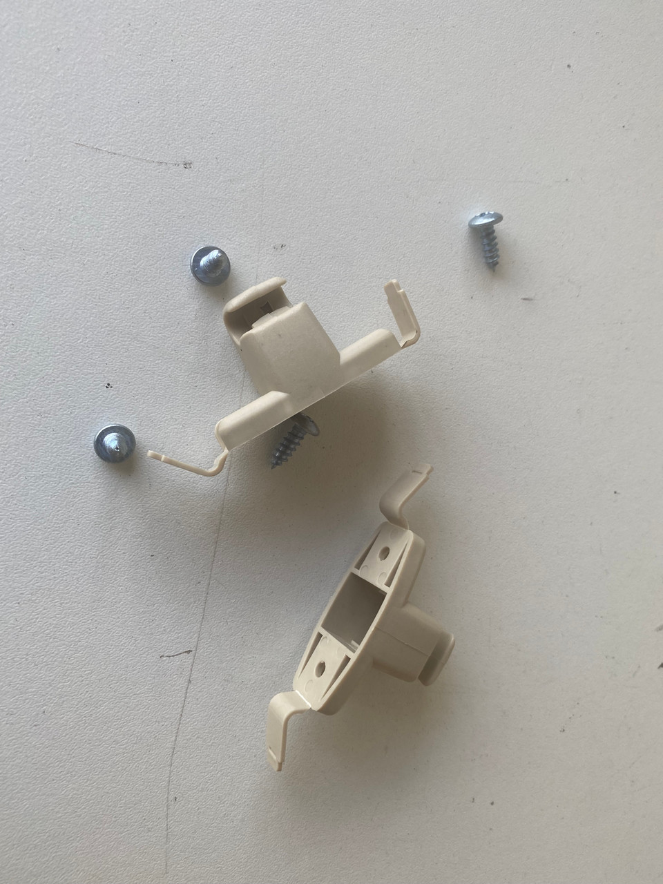 BMW E46 NEW NON GENUINE SUNVISOR CLIPS IN CREAM COLOUR - Parts 4 ...