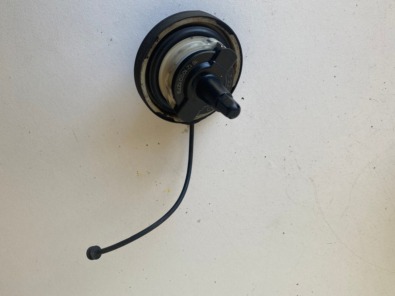 BMW X5 E70 DIESEL USED FUEL CAP WITH STRING - Parts 4 European Cars