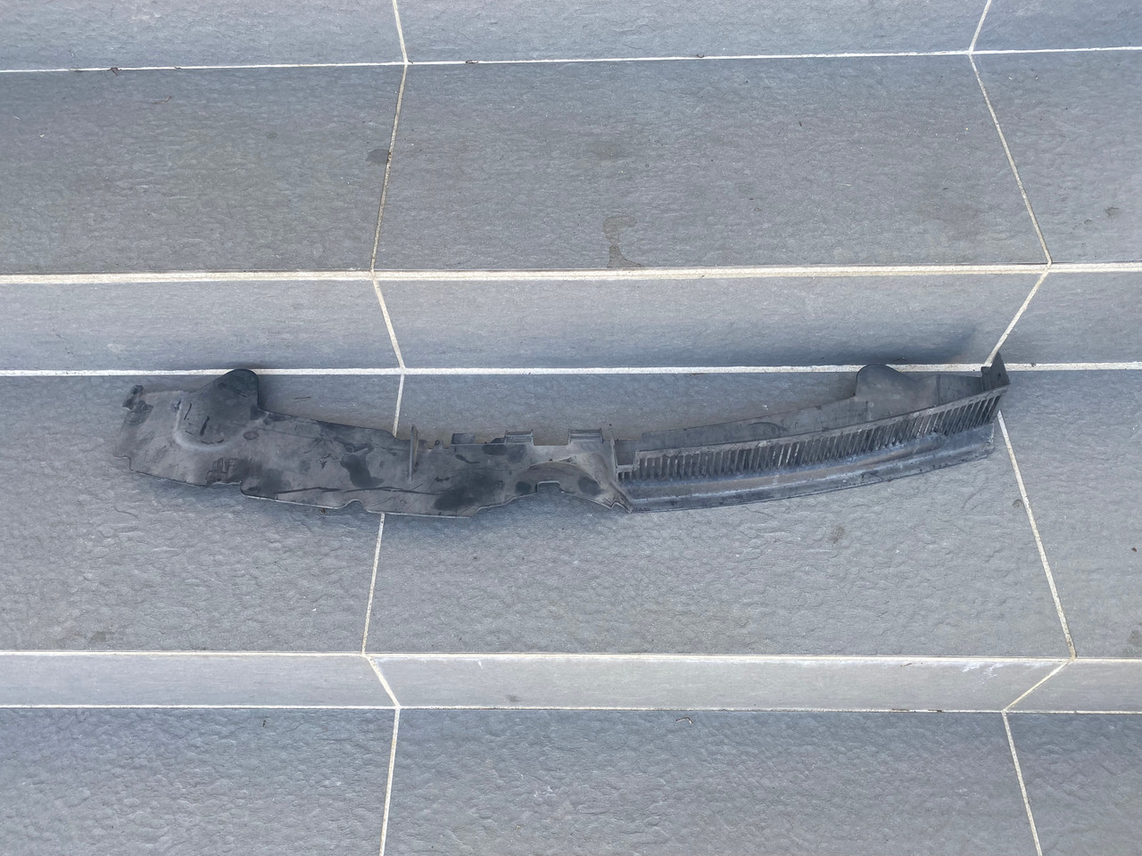 VW PASSAT CC USED TOP RADIATOR SUPPORT INSERT 3C8 121 330 B - Parts 4 ...