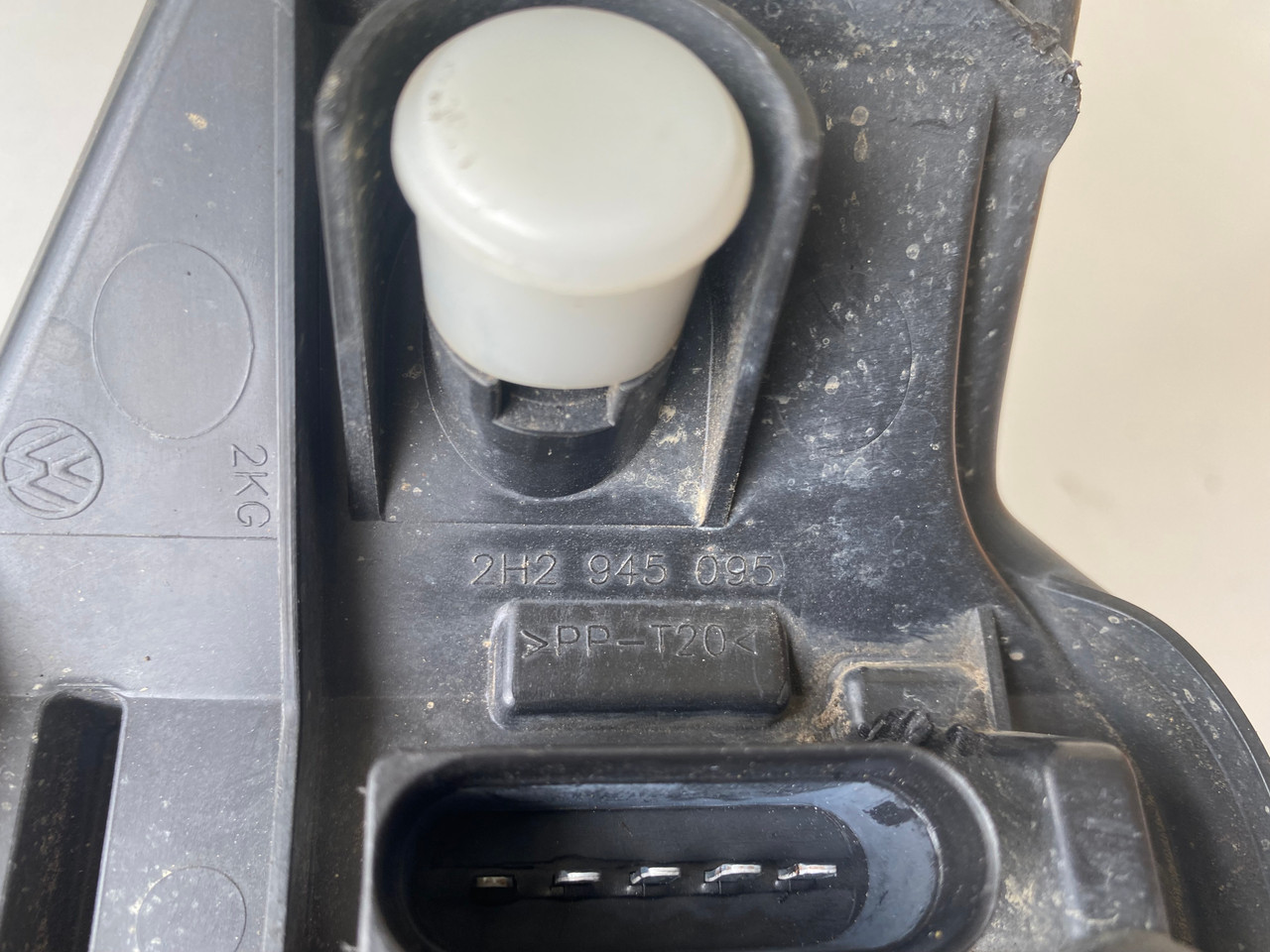 VW AMAROK DUAL CAB USED LH TAILLIGHT GLOBE HOLDER 2H2 945 095 - Parts 4 ...