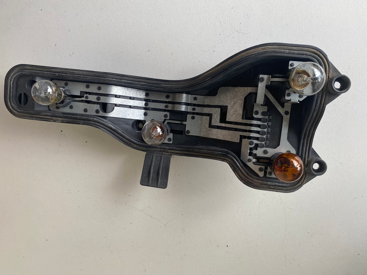VW AMAROK DUAL CAB USED LH TAILLIGHT GLOBE HOLDER 2H2 945 095 - Parts 4 ...