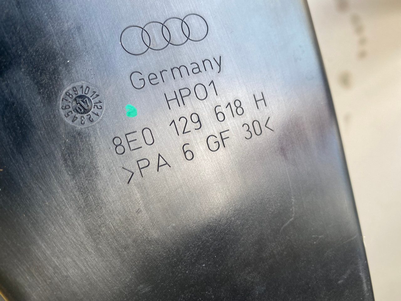 AUDI A4 B7 USED AIR INTAKE DUCT 8E0 129 618 H - Parts 4 European Cars