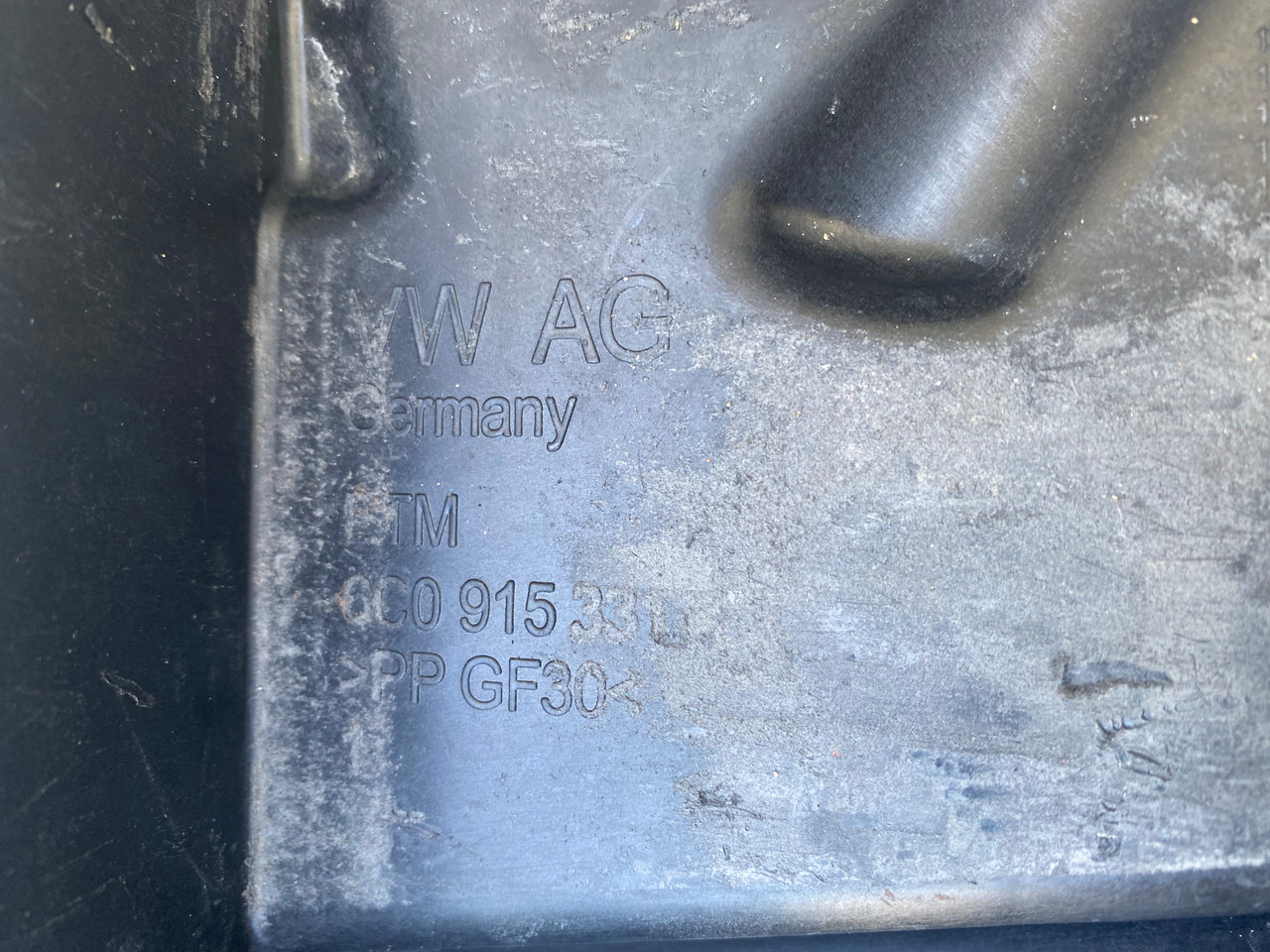 VW POLO 6R LATE USED BATERRY TRAY 6C0 915 331 - Parts 4 European Cars