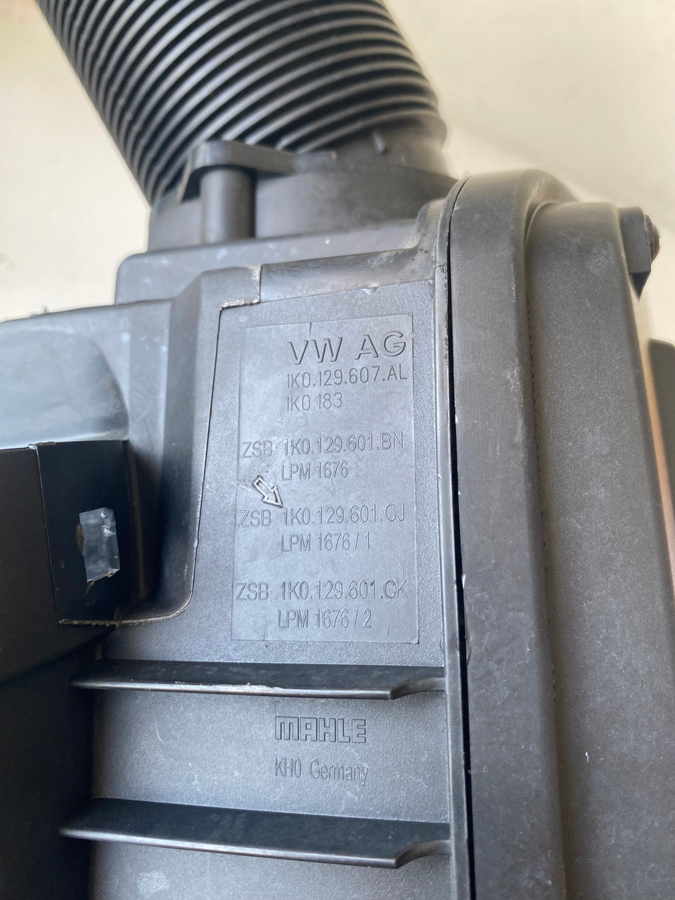 VW GOLF MK6 1.4 CAX USED AIR FILTER BOX 1K0 129 607 AL - Parts 4 ...