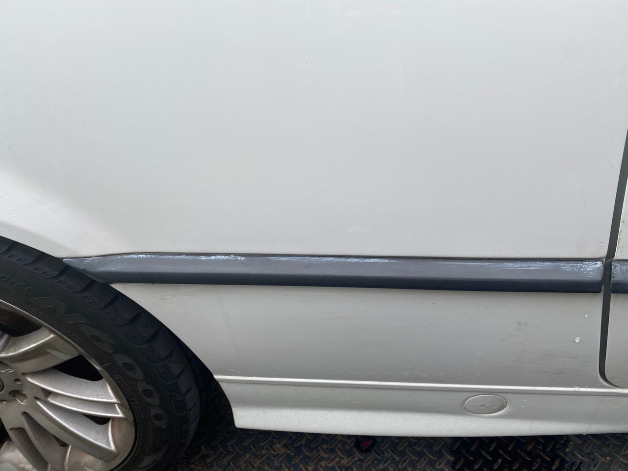 BMW E36 COUPE USED RHR QUARTER MOULD - Parts 4 European Cars