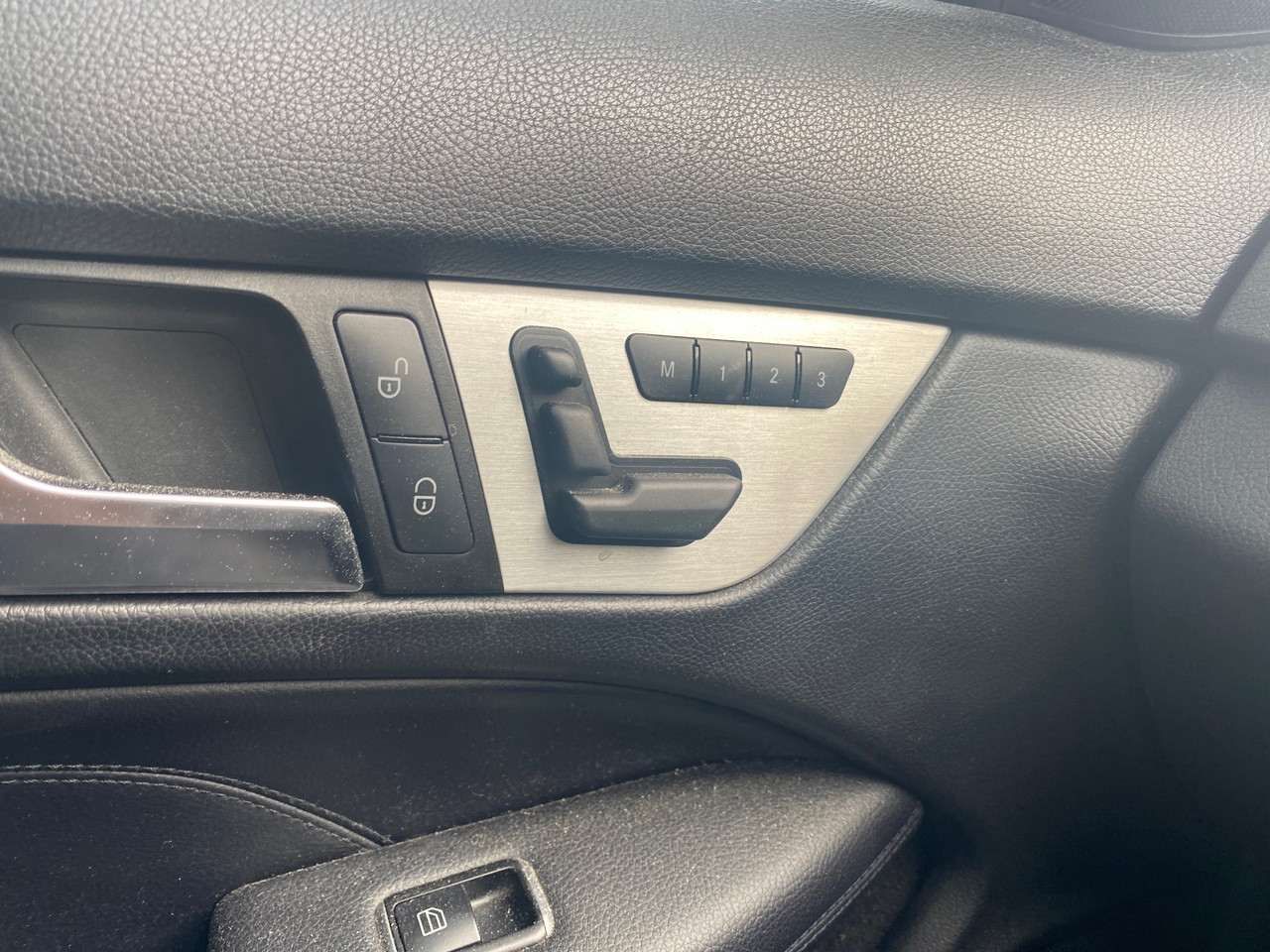 MERCEDES W204 COUPE USED LH SEAT SWITCH - Parts 4 European Cars