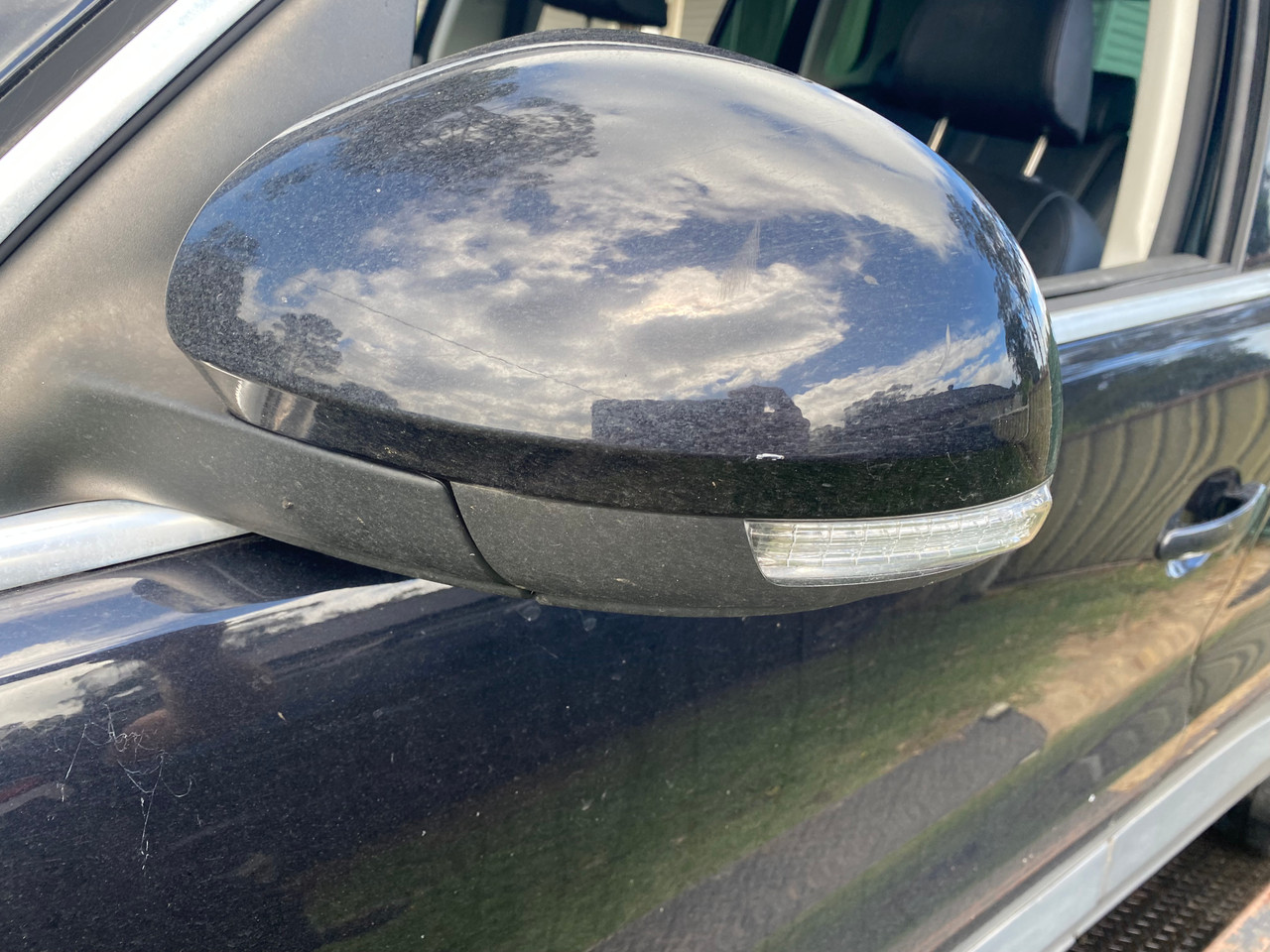 VW TIGUAN 2008-2010 USED LH DOOR MIRROR IN BLACK C9X PAINT CODE