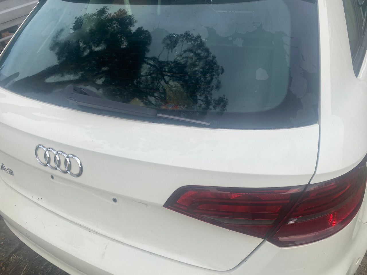 AUDI A3 8V USED TAILGATE SHELL IN WHITE Y9K PAINT CODE