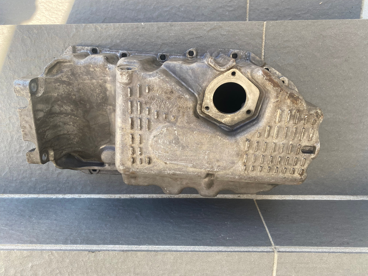 VW GOLF JETTA CAVD ENGINE USED OIL SUMP 03C 103 603 T