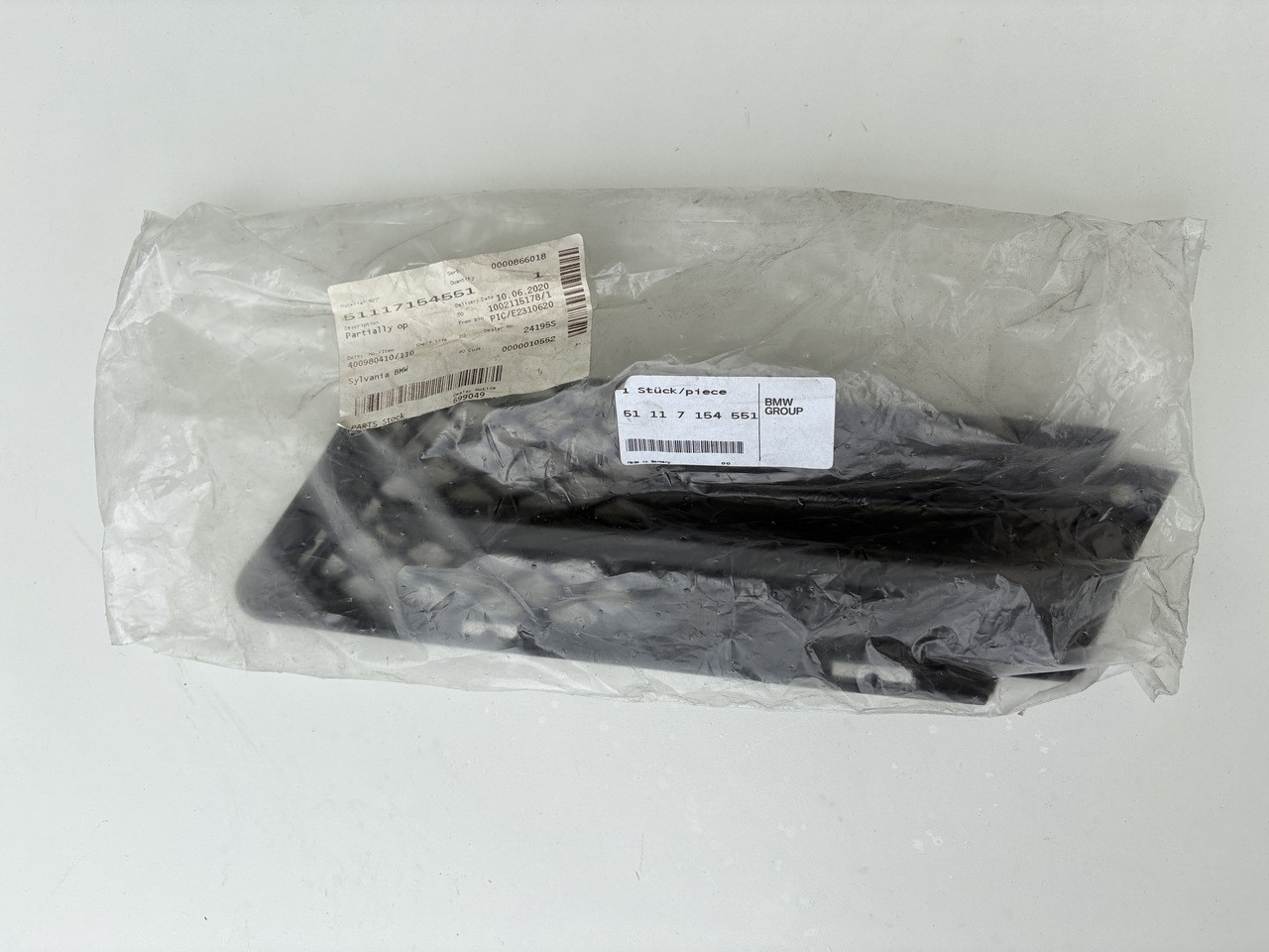 BMW E90 NEW GENUINE LOWER BAR GRILLE 51 11 7 154 551