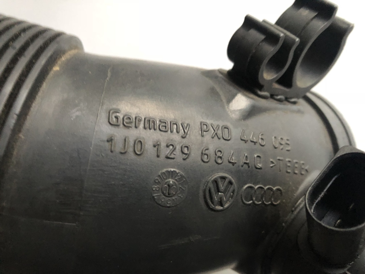 VW BORA V5 AIR INTAKE HOSE USED 1J0 129 684 AQ - Parts 4 European Cars