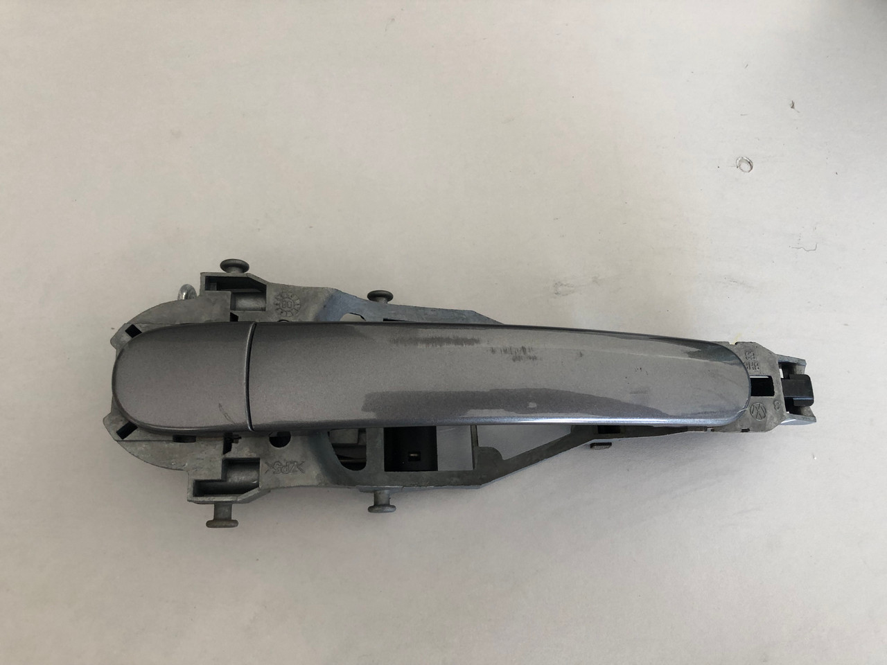VW GOLF MK5 RHR OUTER DOOR HANDLE WITH THE CARRIER IN GREY LA7T - Parts ...