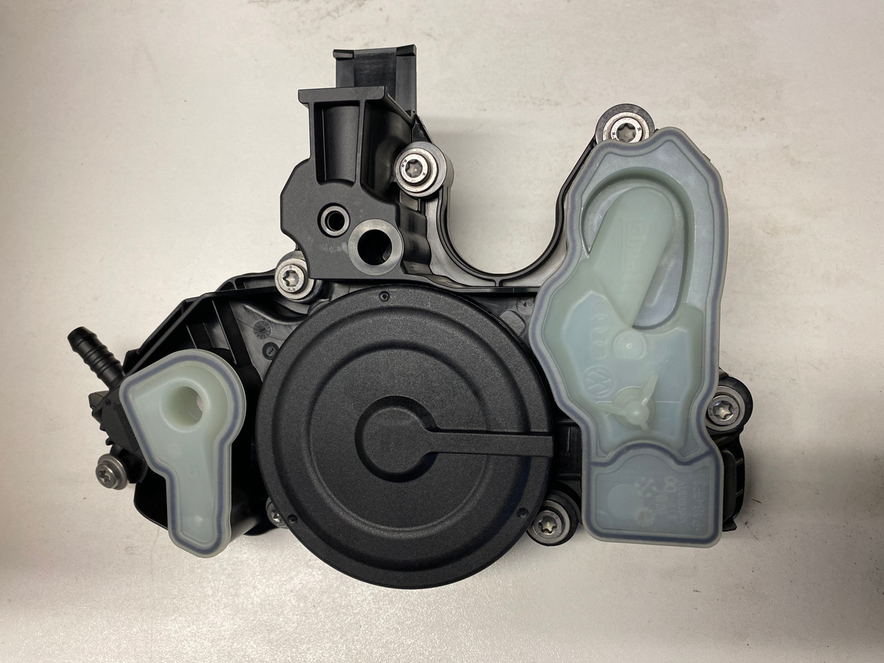 Audi A3 A4 A5 New Genuine Pcv Oil Separator 06k 103 495 R Parts 4