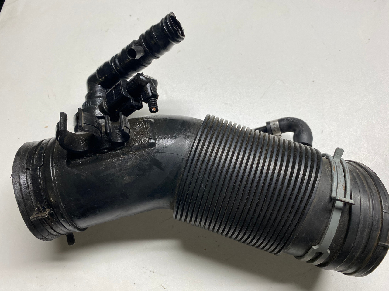 VW BEETLE 2L USED AIR INTAKE HOSE 1C0 129 684 P - Parts 4 European Cars