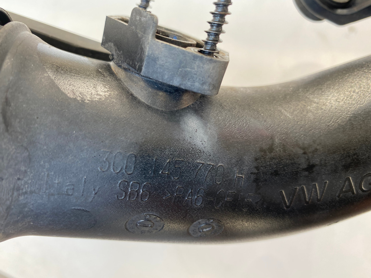 VW GOLF AUDI PASSAT 2L TDI BMN USED PLASTIC TURBO PIPE 3C0 145 770 H ...