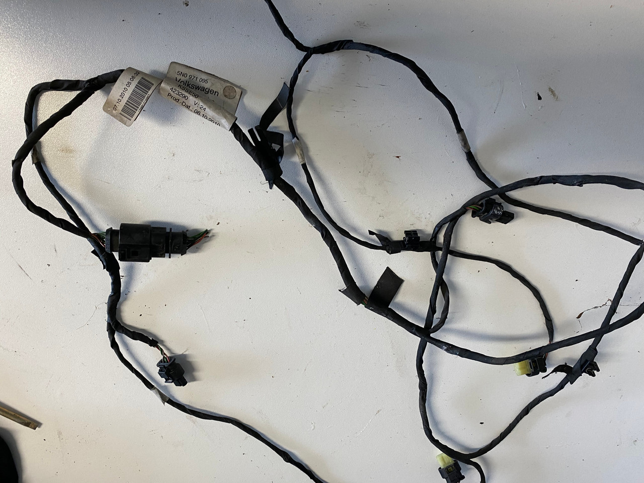 VW TIGUAN 5N USED FRONT PARKING SENSOR HARNESS 5N0 971 095 - Parts 4 ...