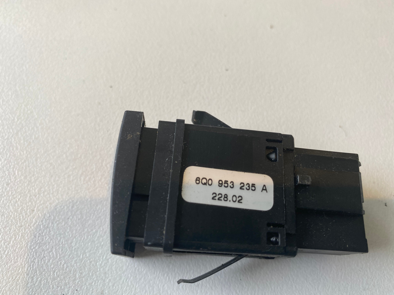 VW POLO 9N USED HAZARD SWITCH 6Q0 953 235 A - Parts 4 European Cars