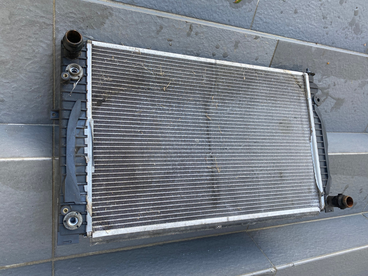 AUDI A4 B5 V6 3B PASSAT USED RADIATOR - Parts 4 European Cars