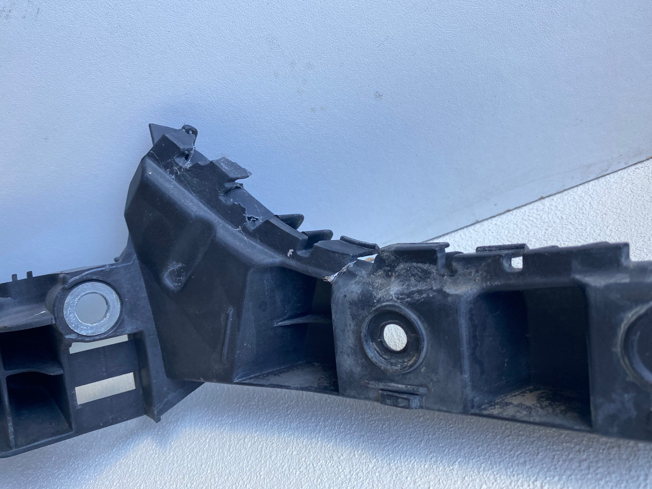 VW GOLF MK6 USED RH LOWER HEADLIGHT BRACKET 5K0 807 572 - Parts 4 ...