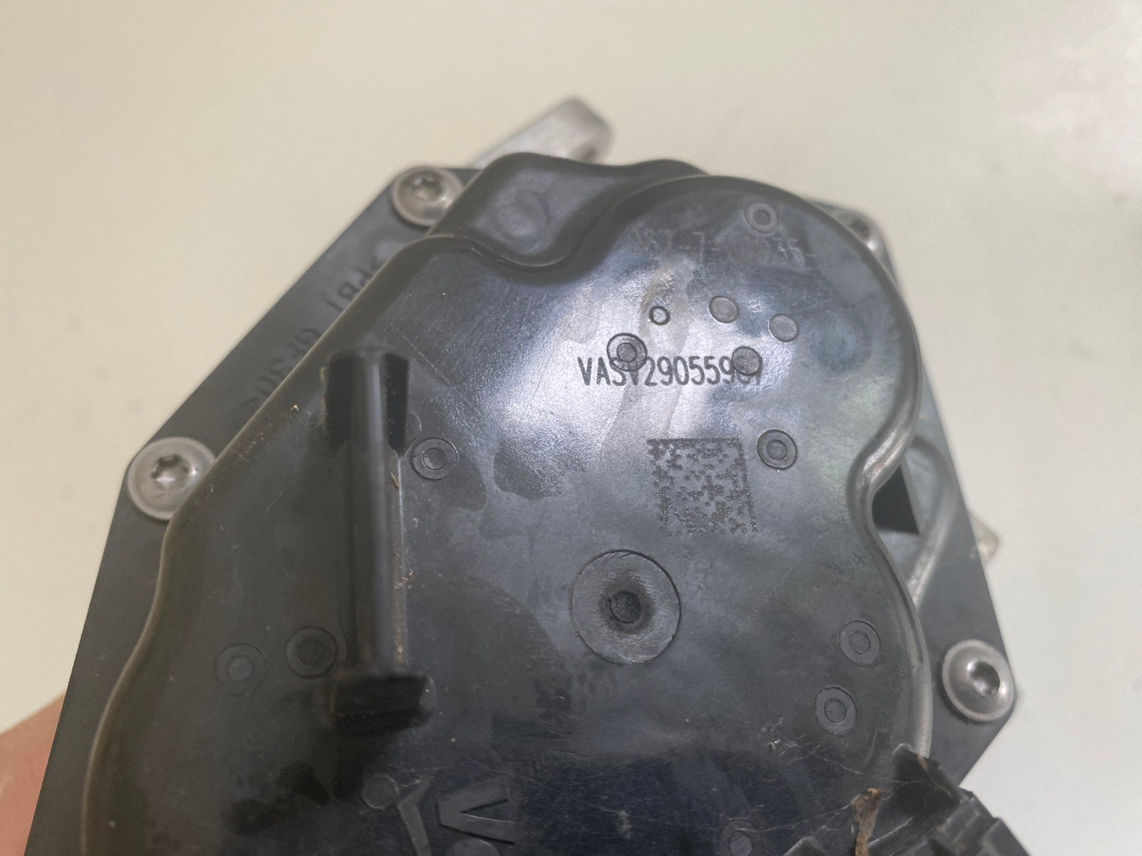 VW AMAROK CSHA ENGINE USED EGR VALVE VALEO V29007881 - Parts 4 European ...