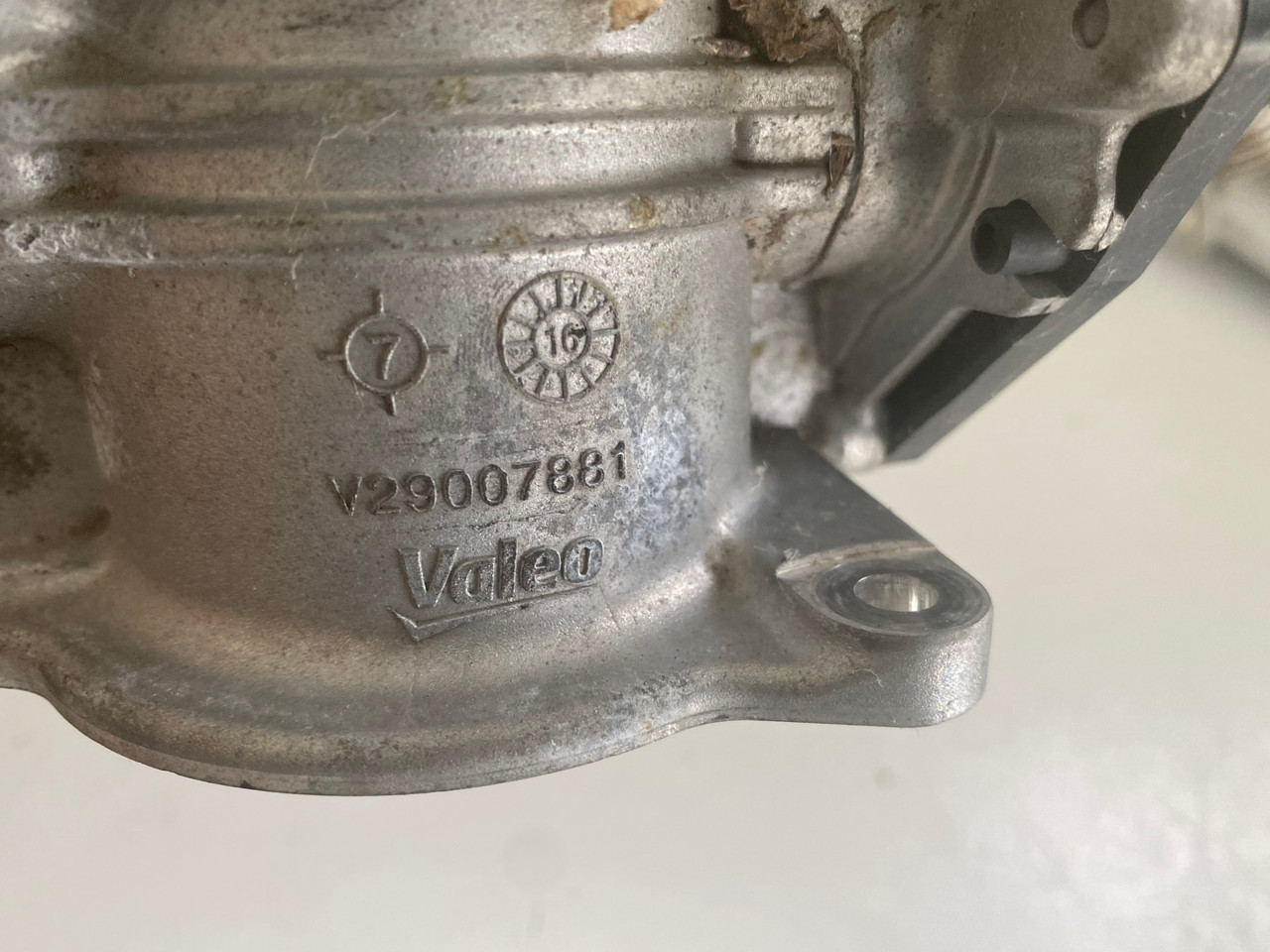 VW AMAROK CSHA ENGINE USED EGR VALVE VALEO V29007881 - Parts 4 European ...