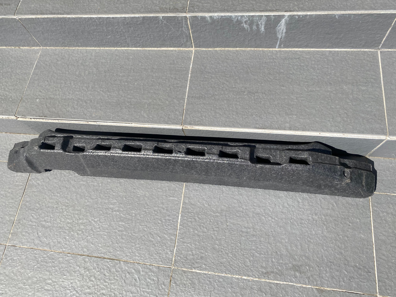 VW AMAROK FRONT BUMPER FOAM INNER REO 2H0 807 248 - Parts 4 European Cars