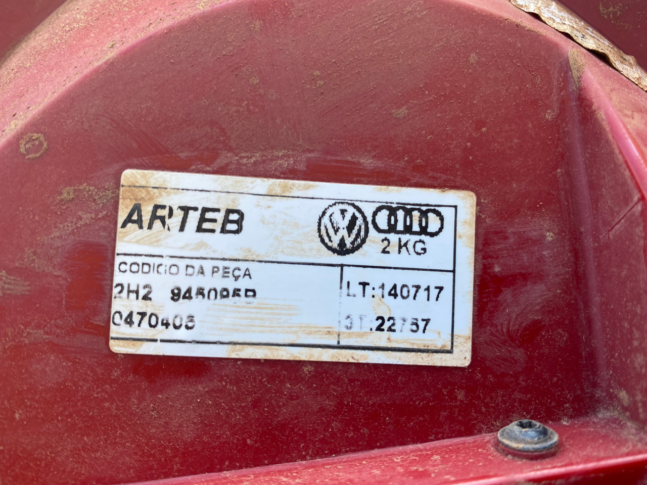 VW AMAROK DUAL CAB USED LH TAIL LIGHT 2H2 945 095 B - Parts 4 European Cars