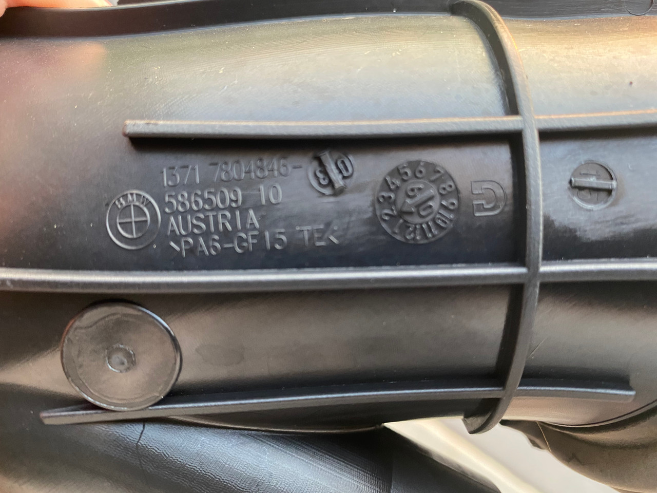 BMW E90 320D USED AIR INTAKE PIPE 586509 10 - Parts 4 European Cars