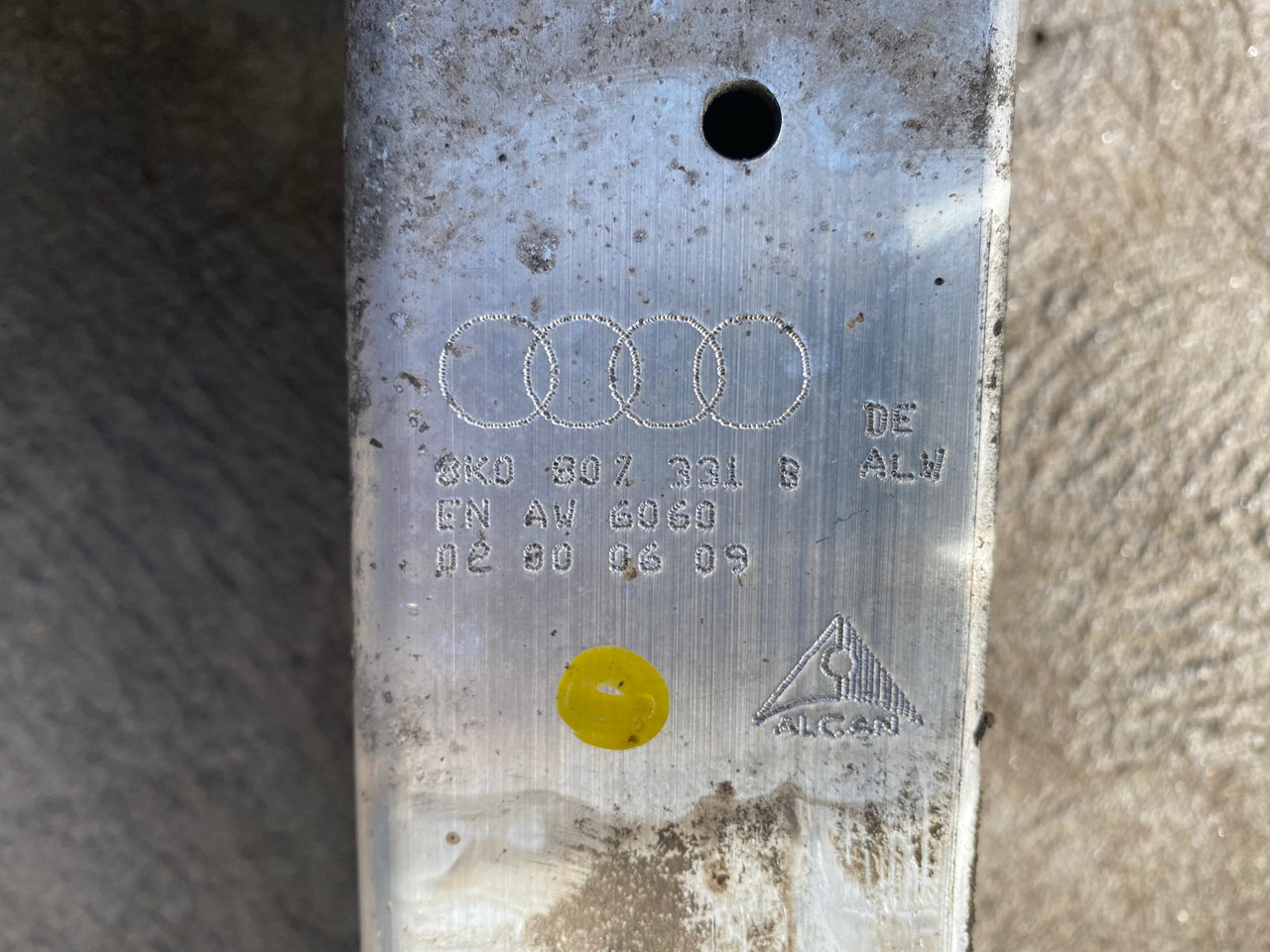 AUDI A4 B8 USED LHR BAR BRACKET 8K0 807 331 B - Parts 4 European Cars